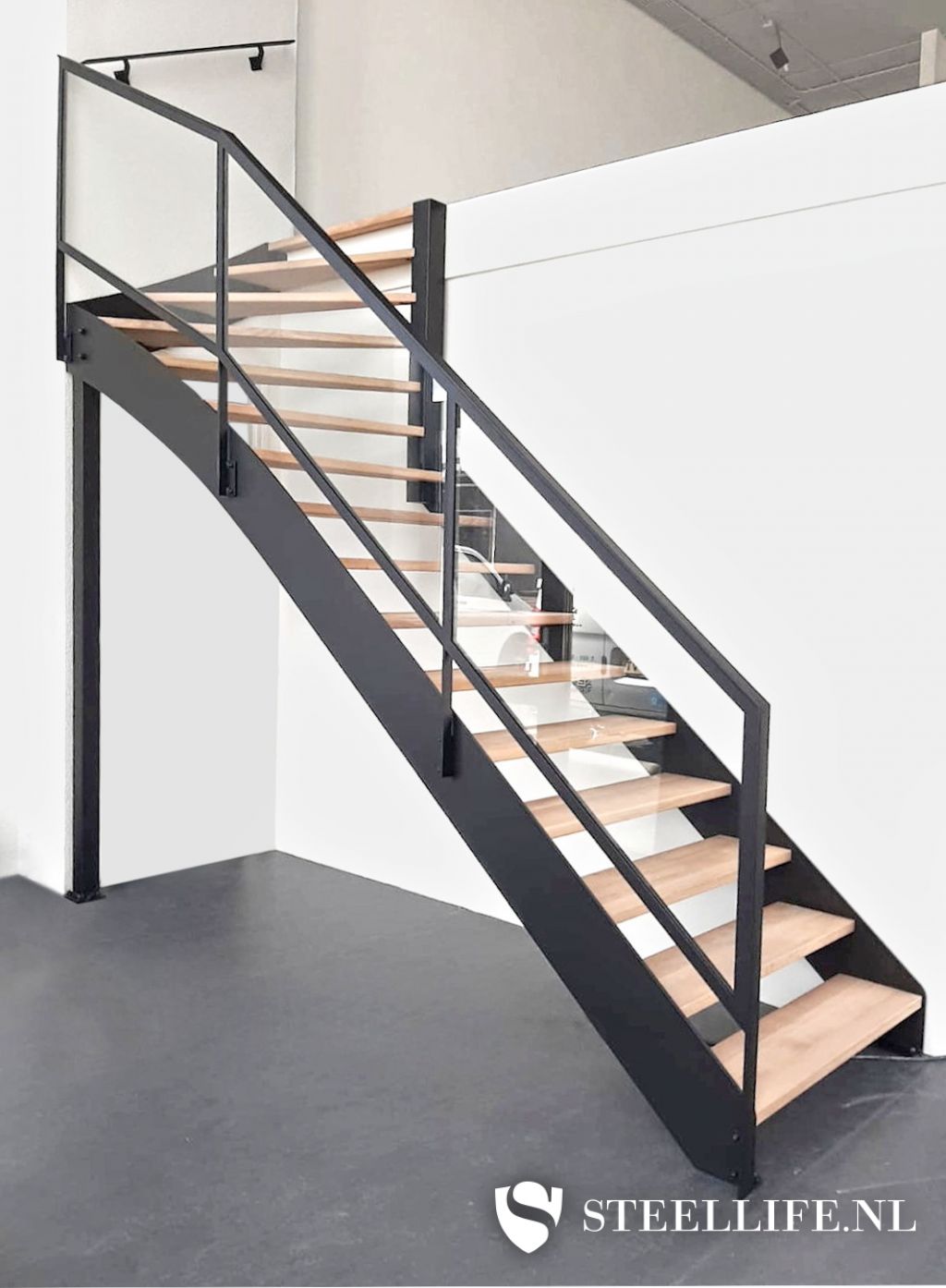 Zwarte stalen trapleuning of balustrade van Steellife